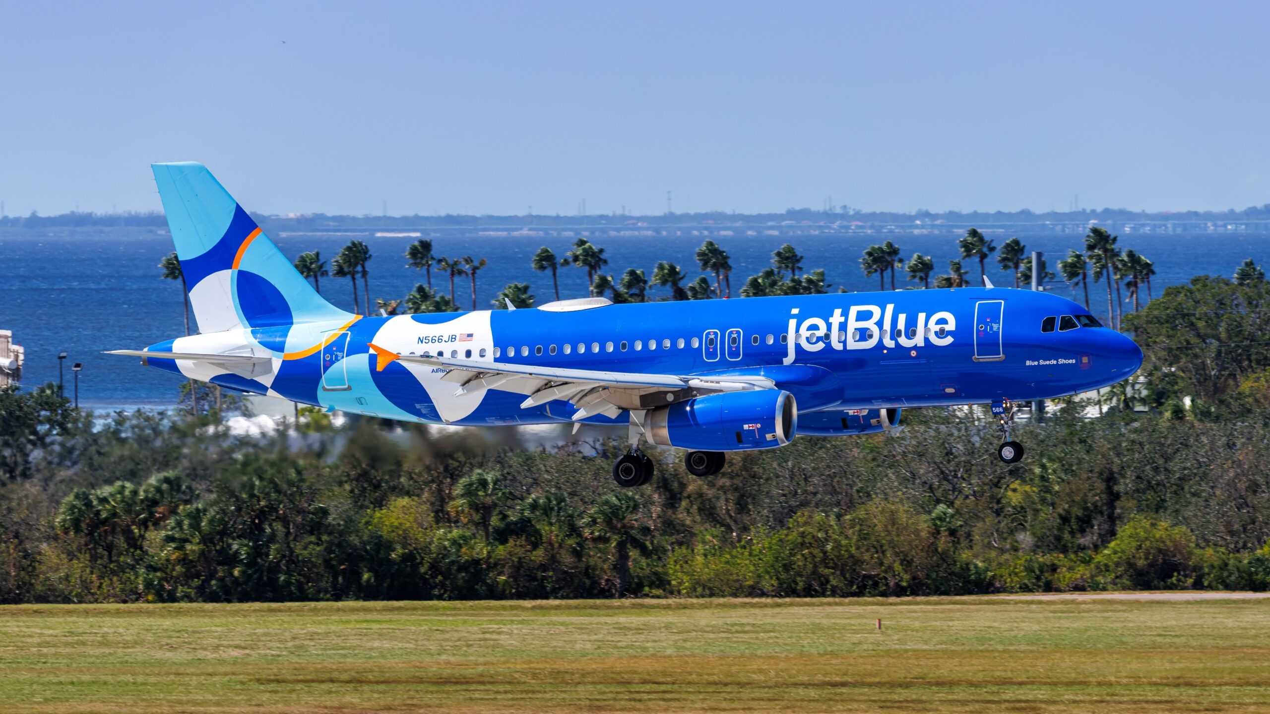 JetBlue Airbus A320 Lands Safely In Nassau After Battery Fire | Jetblue ...