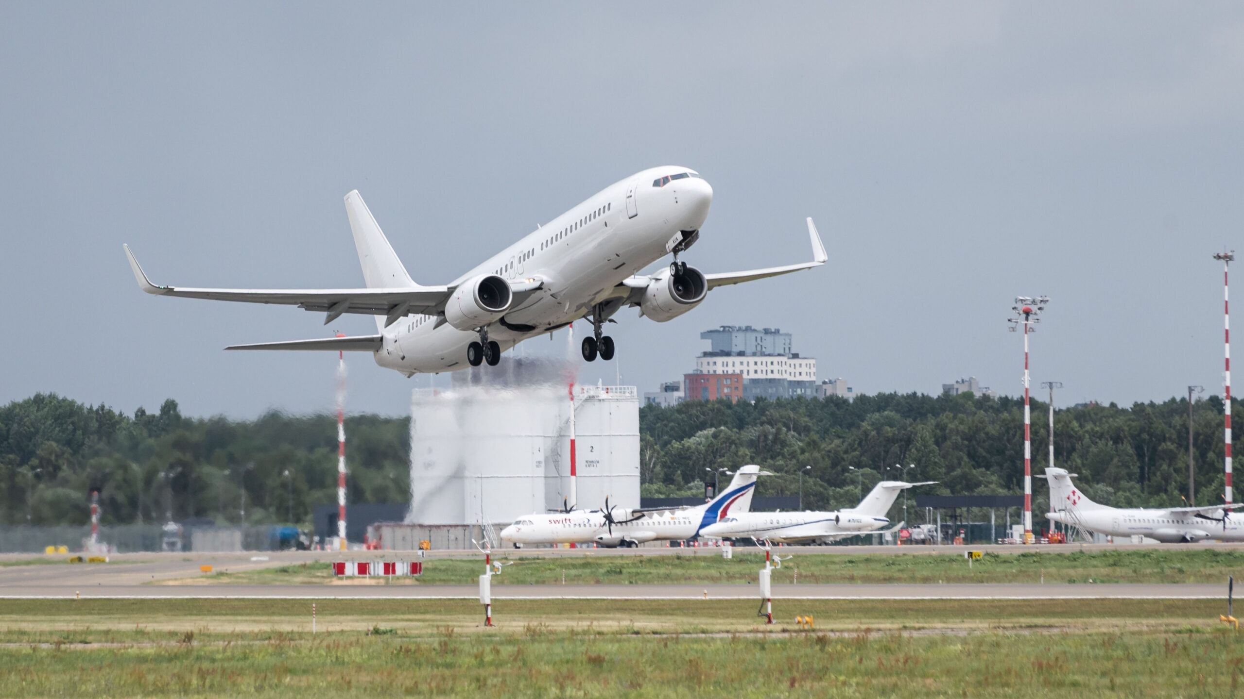 Boeing 737 Tail Strike: Wizz Air Incident Highlights Safety Concerns