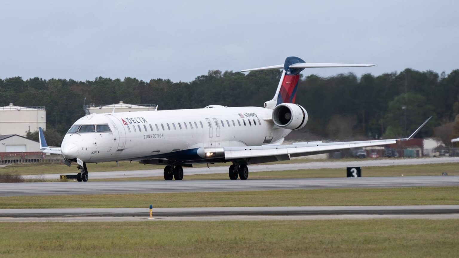 Delta Air Lines Bombardiers CRJ900 & Airbus A350 Collision: What ...